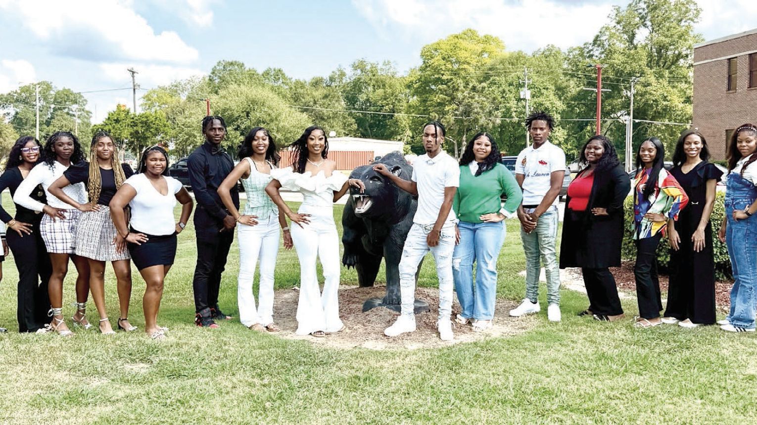 Delhi High School Bears introduce homecoming royalty